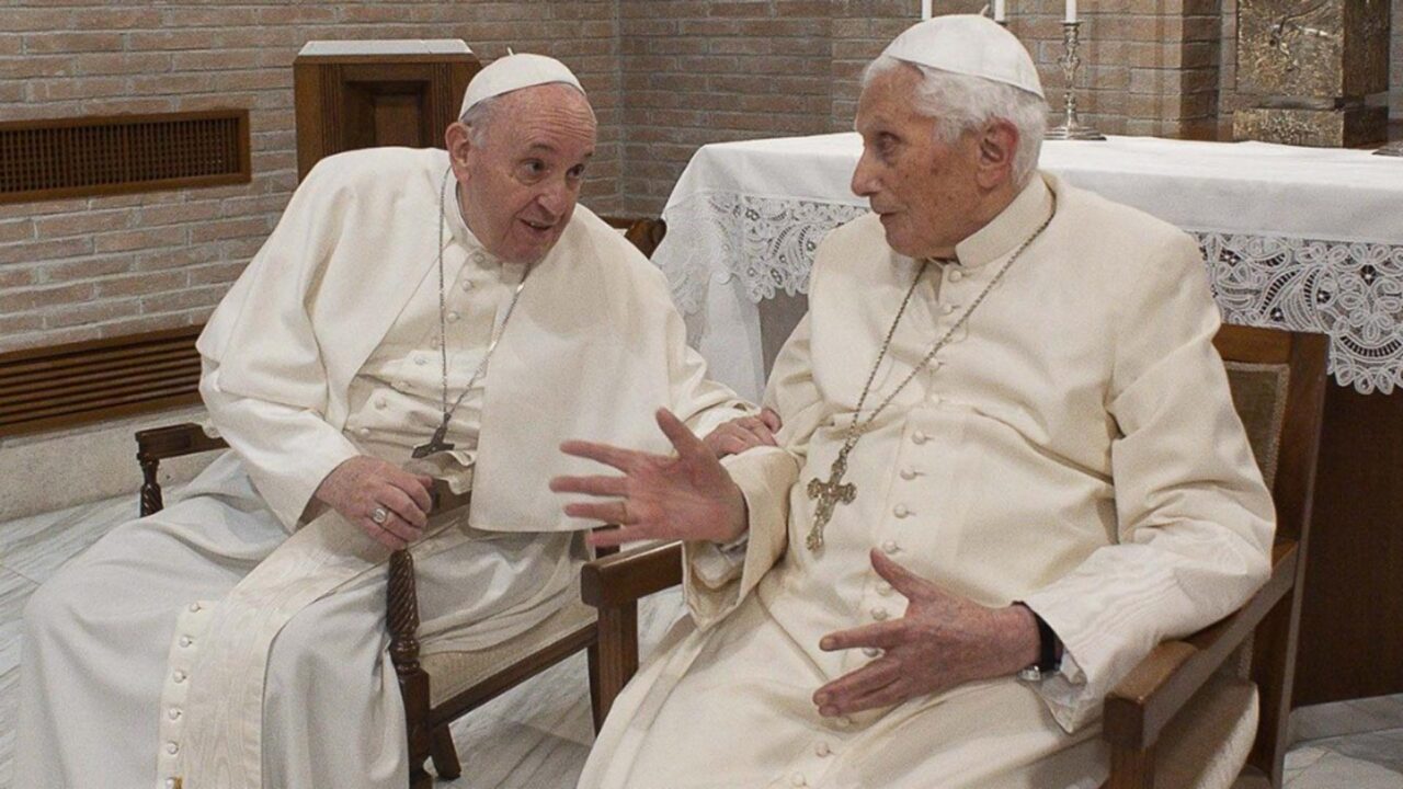 Mare vâlvă după moartea Papei Benedict – Tensiunile cu Papa Francisc ...