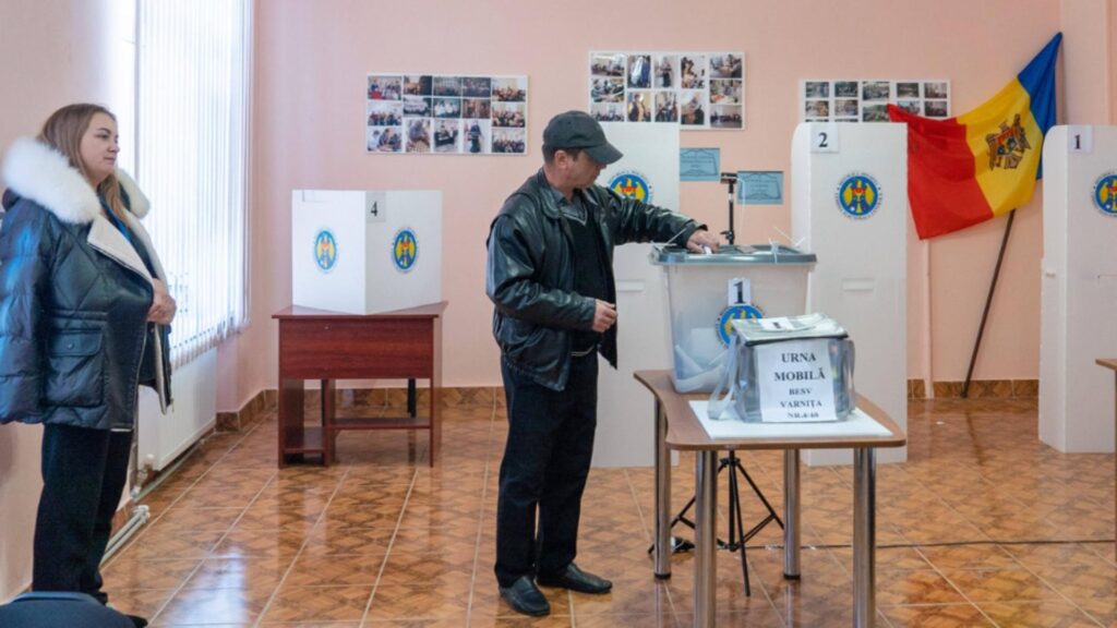 Programul de vot pentru turul II al alegerilor din Republica Moldova a ...